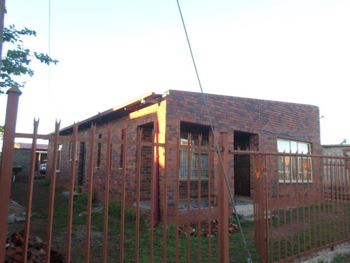 3 Bedroom House for sale in Turflaagte - P24-116493717