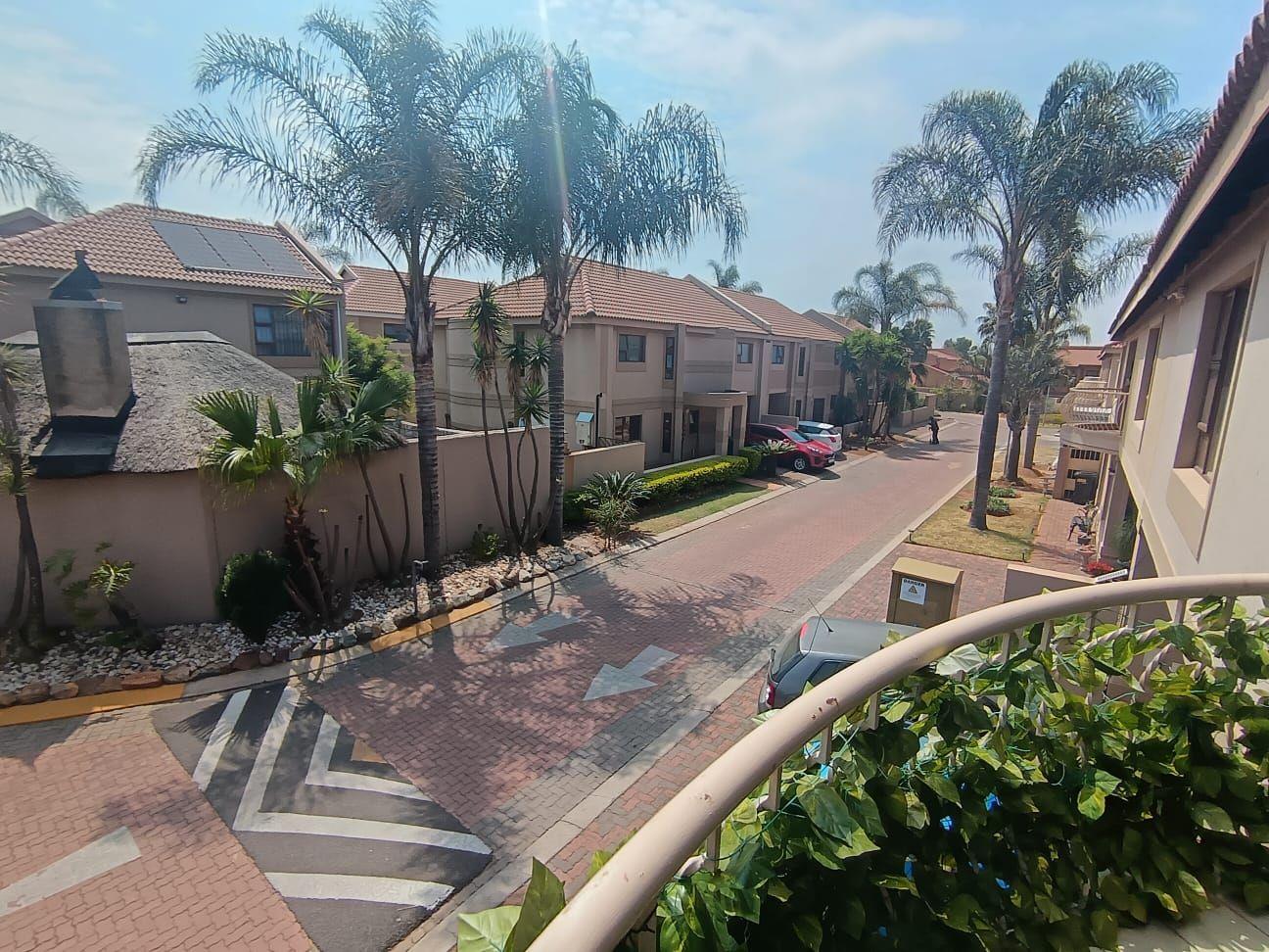 4 Bedroom Townhouse for sale in Bartlett - P24-116495805