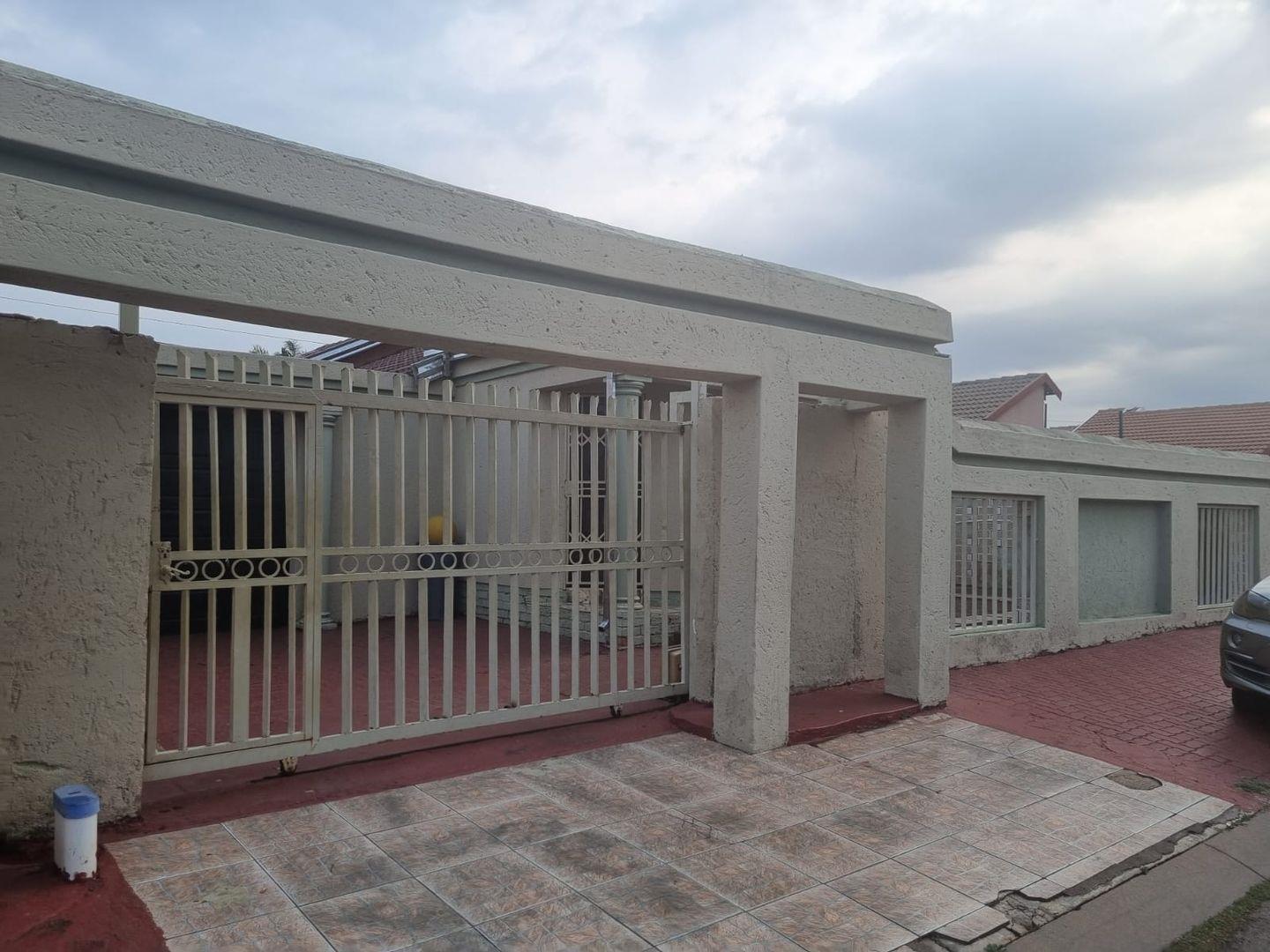 3 Bedroom House for sale in Mabopane Unit X - 1041 Robongwe - P24-116503690