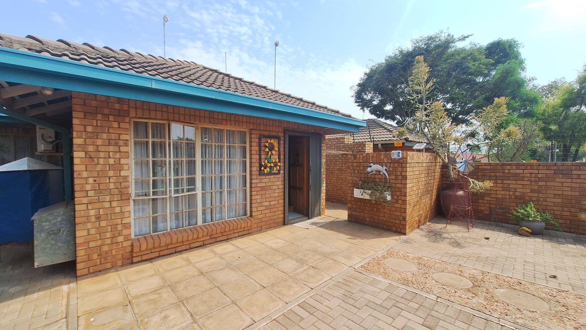 4 Bedroom Townhouse for sale in Mokopane Central - P24-116506660