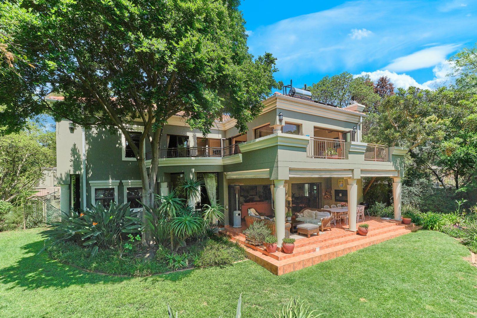 3 Bedroom Townhouse for sale in Bryanston East - P24-116511934