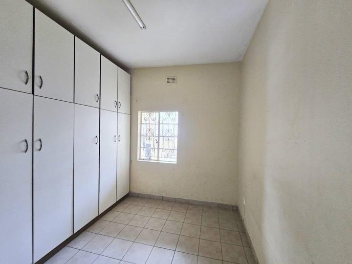 2 Bedroom Apartment / flat to rent in Stanger Central - P24-116512261