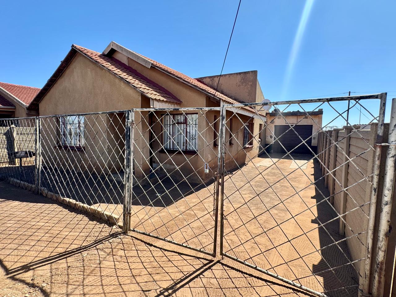 3 Bedroom House for sale in Sebokeng Zone 13 - P24-116516218