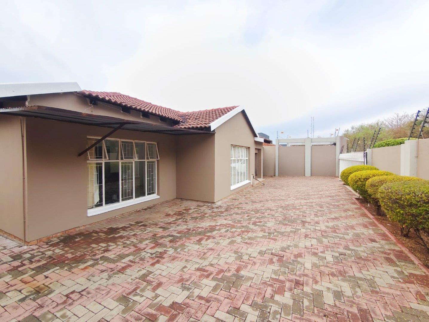 5 Bedroom House for sale in Bendor - P24-116518208