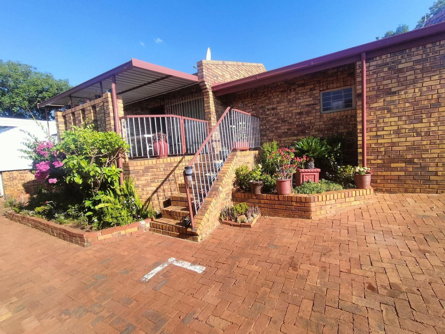 2 Bedroom House for sale in Amandasig - P24-116519254