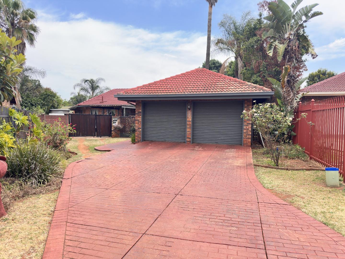4 Bedroom House for sale in Pierre Van Ryneveld - P24-116519563