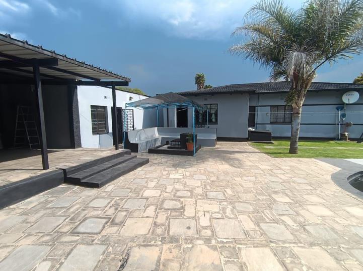 3 Bedroom House for sale in Dalview - P24-116524843