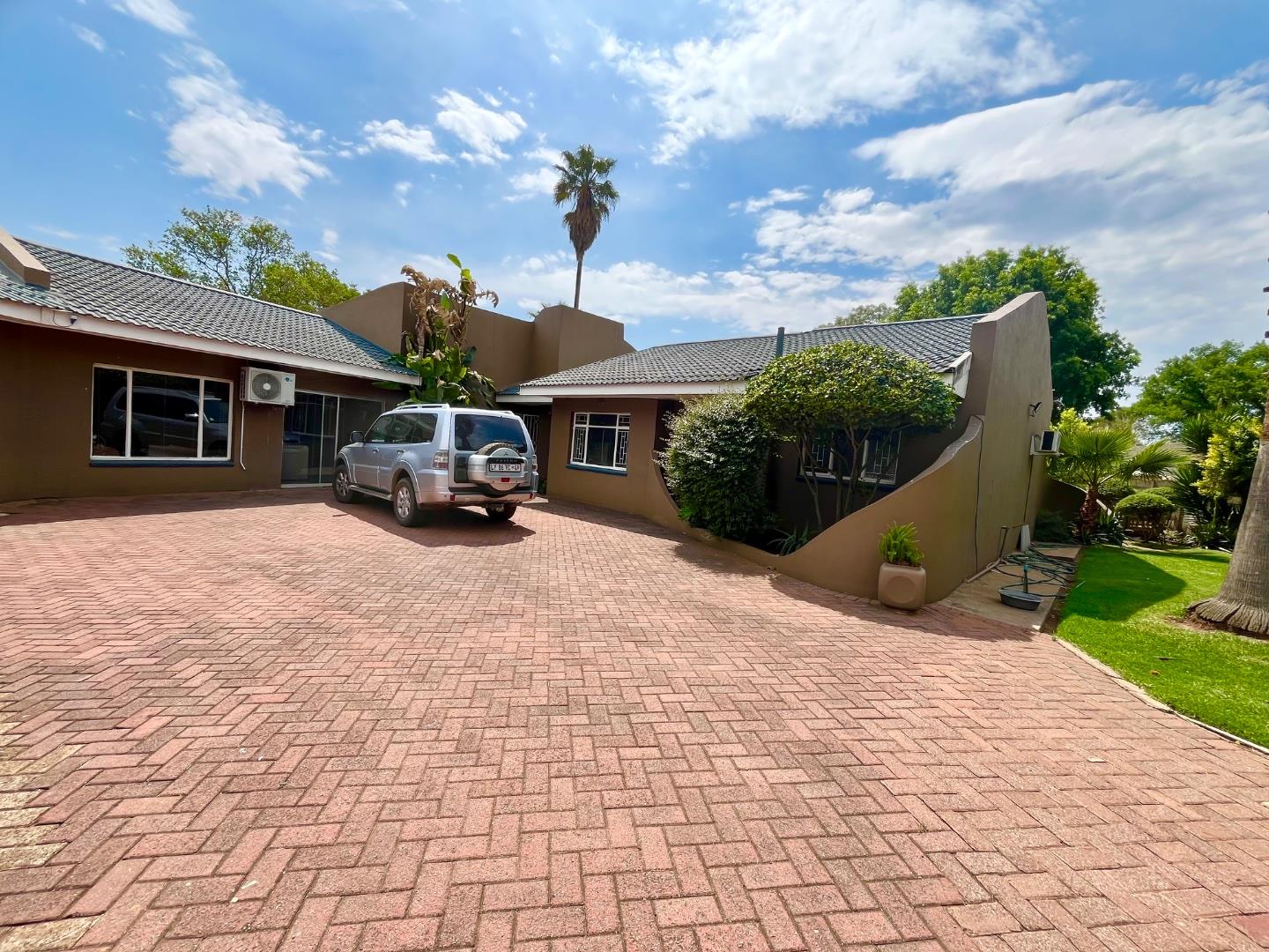 3 Bedroom House for sale in Three Rivers East - P24-116525862