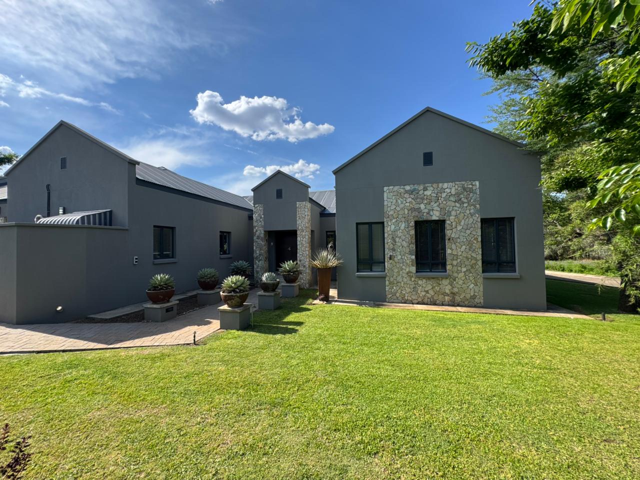 4 Bedroom House for sale in Vaal de Grace Nature Estate - P24-116528546