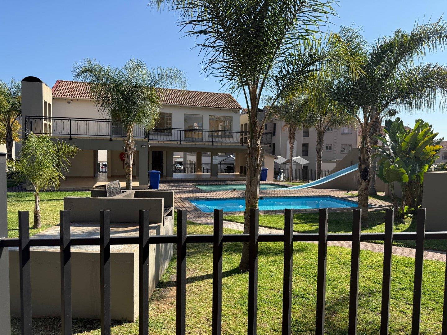 Paramount Estate Property : Property and houses for sale in Paramount ...