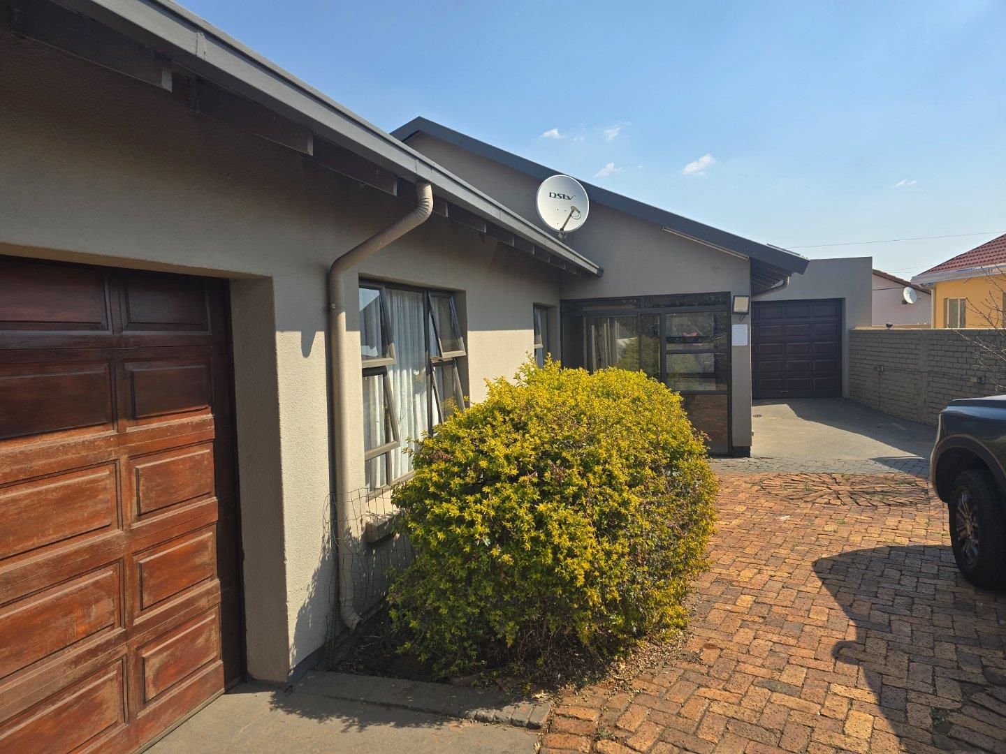 House for sale in Spruit View - P24-116533396
