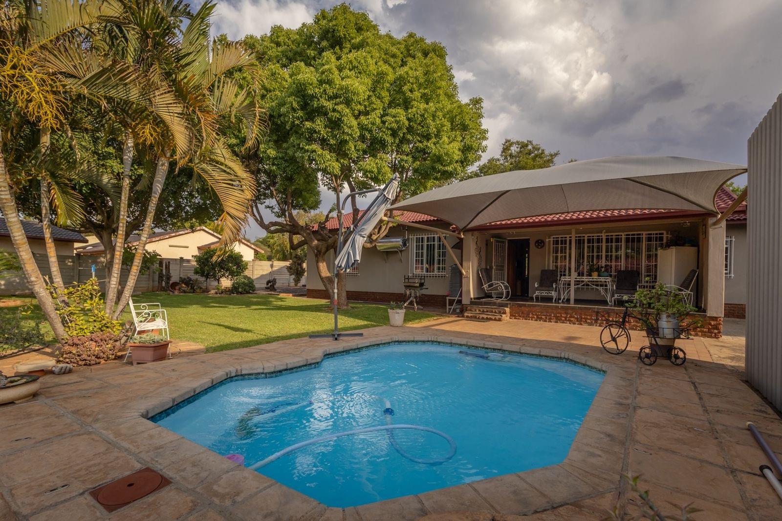 3 Bedroom House for sale in Mooinooi - P24-116533531