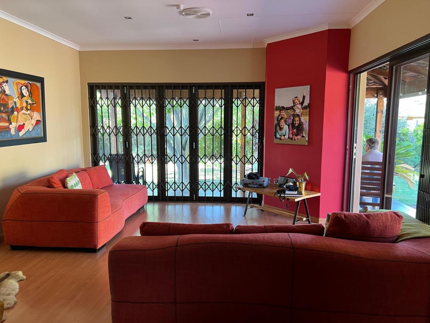 4 Bedroom House for sale in Volksrust - P24-116534943