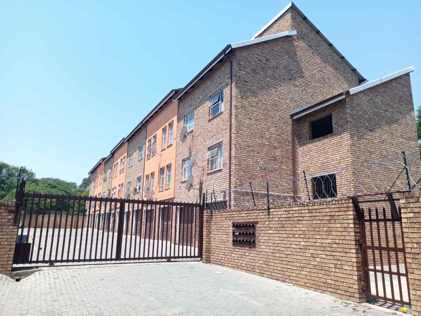 1 Bedroom Apartment / flat for sale in Kempton Park Ext 1 - 42 Kosmos St - P24-116535289