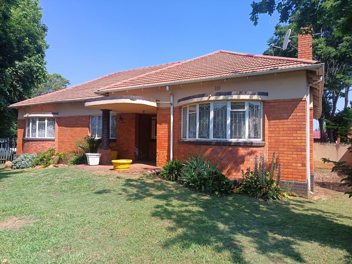 4 Bedroom House for sale in Selection Park - P24-116540792