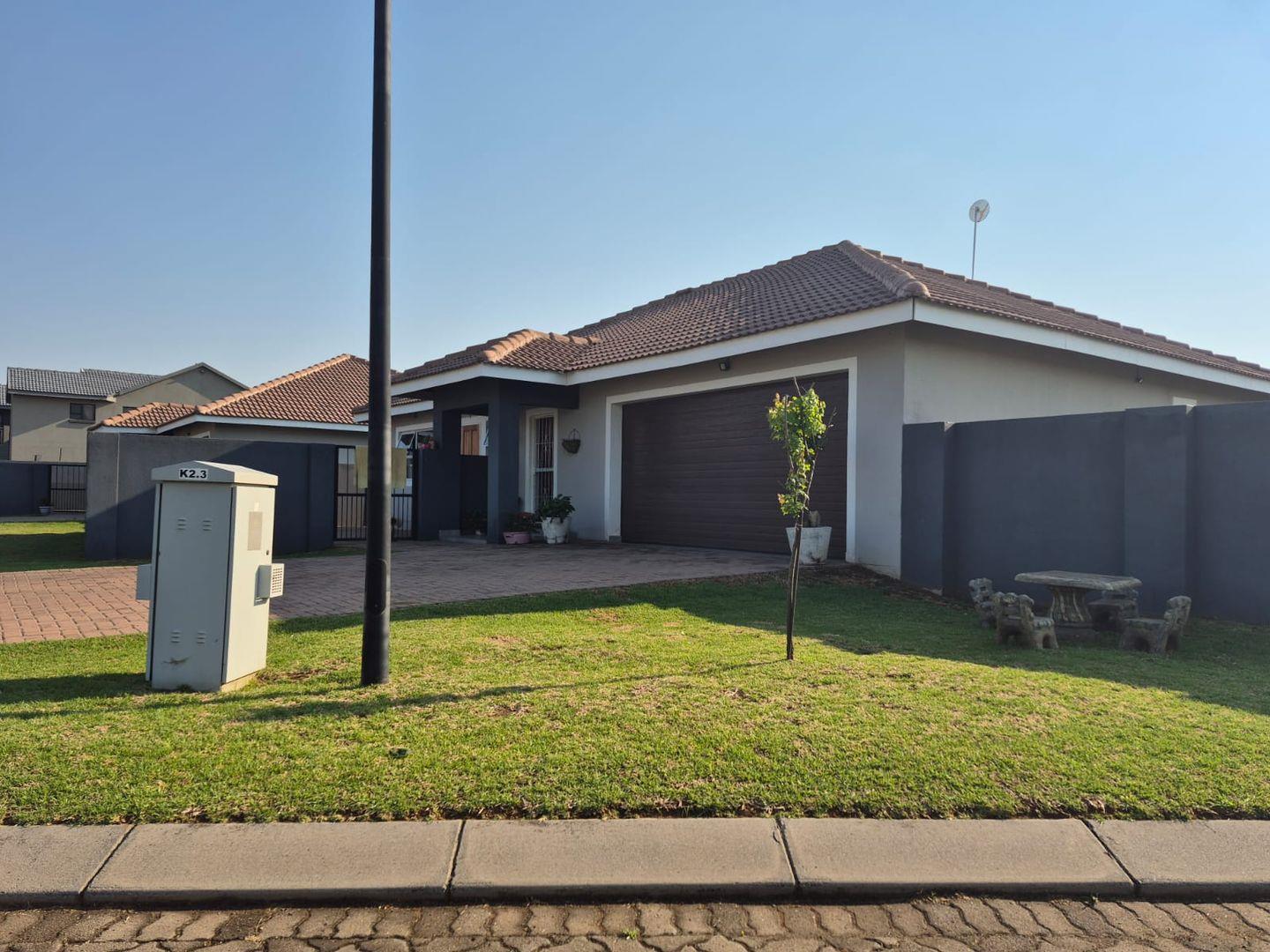 3 Bedroom Townhouse for sale in Arcon Park - P24-116541459