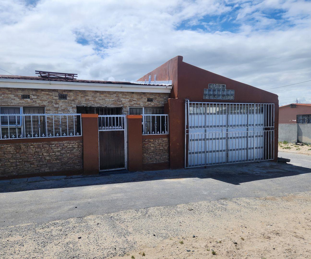 3 Bedroom House for sale in Kuyasa - P24-116541635