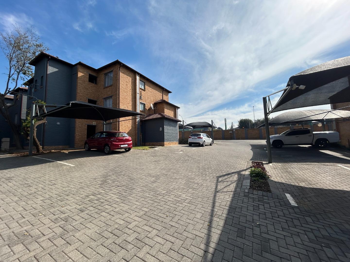 2 Bedroom Townhouse for sale in Birchleigh - P24-116095749