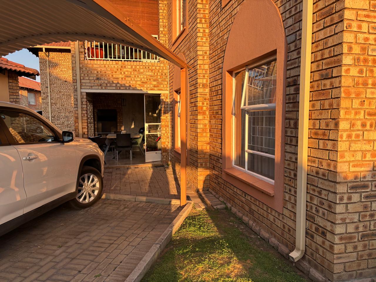3 Bedroom Townhouse for sale in Vanderbijlpark SE 2 - P24-116552049