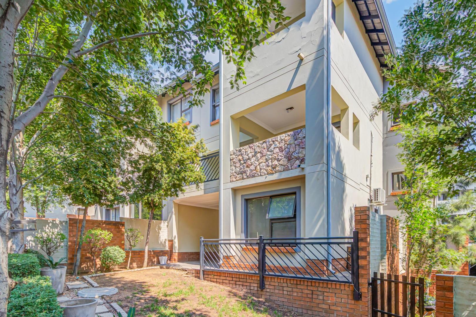 3 Bedroom House for sale in Kyalami Hills - P24-116552490