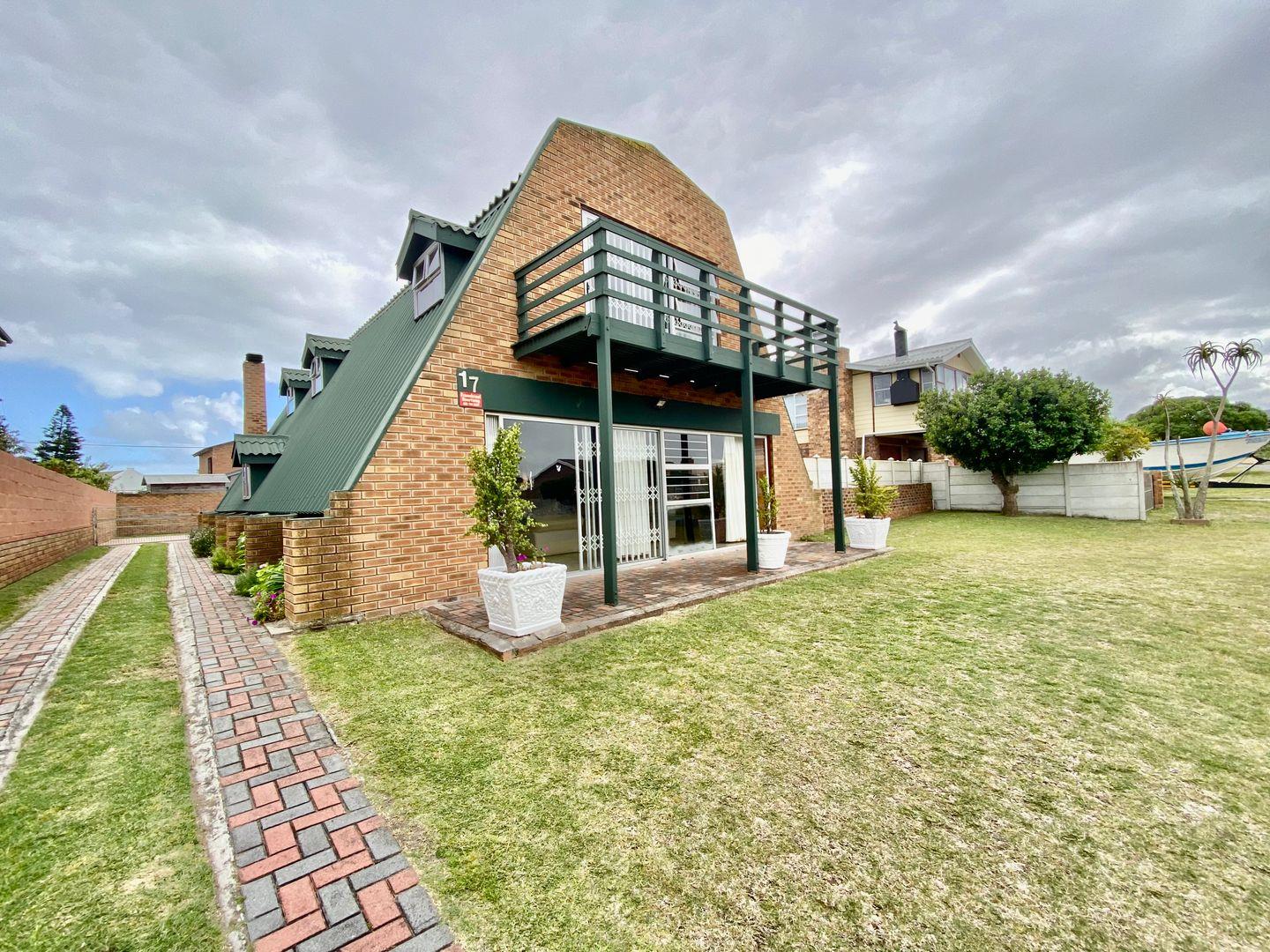 5 Bedroom House for sale in Franskraal - 17 Nico Street - P24-116552722