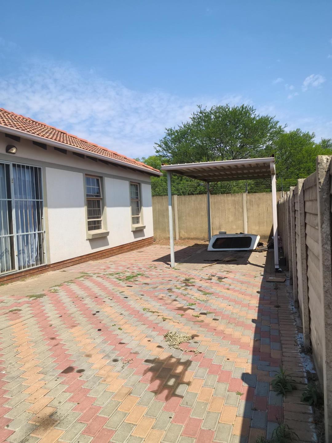 3 Bedroom House for sale in Andeon - P24-116553856
