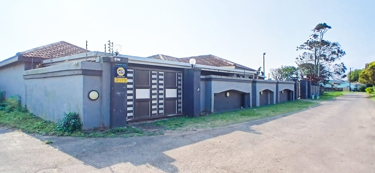 3 Bedroom House for sale in Esikhawini - P24-116555155