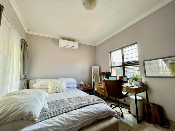 2 Bedroom House for sale in Waterberry Estate - P24-116555661