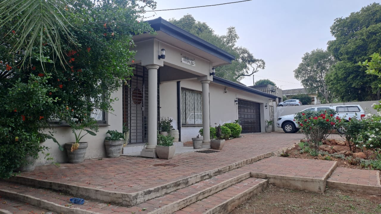 4 Bedroom House for sale in Erasmia - P24-116557636