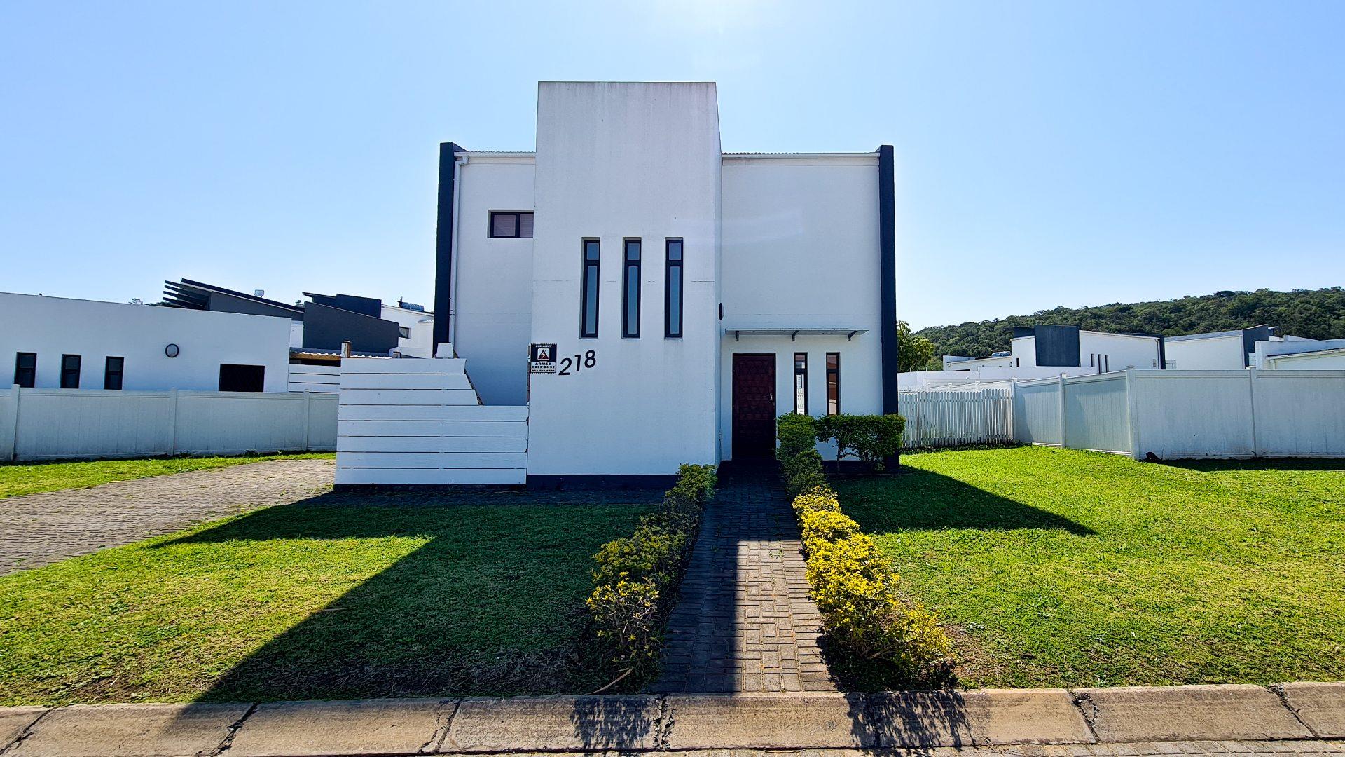 2 Bedroom Townhouse for sale in Nahoon Valley Park - P24-116564436