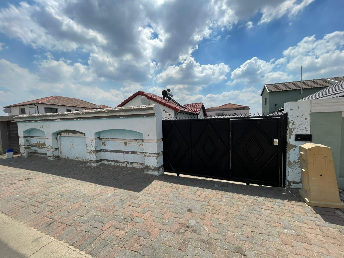 3 Bedroom House for sale in Klipfontein View - P24-116566281