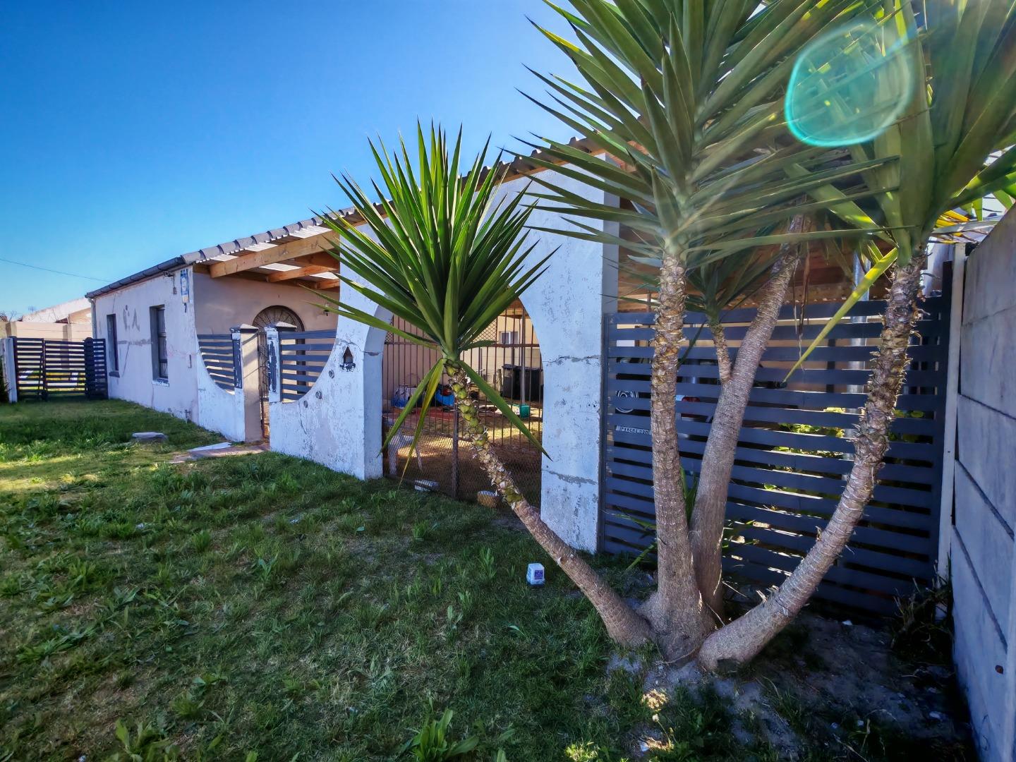 2 Bedroom House for sale in Lotus River - P24-116566543