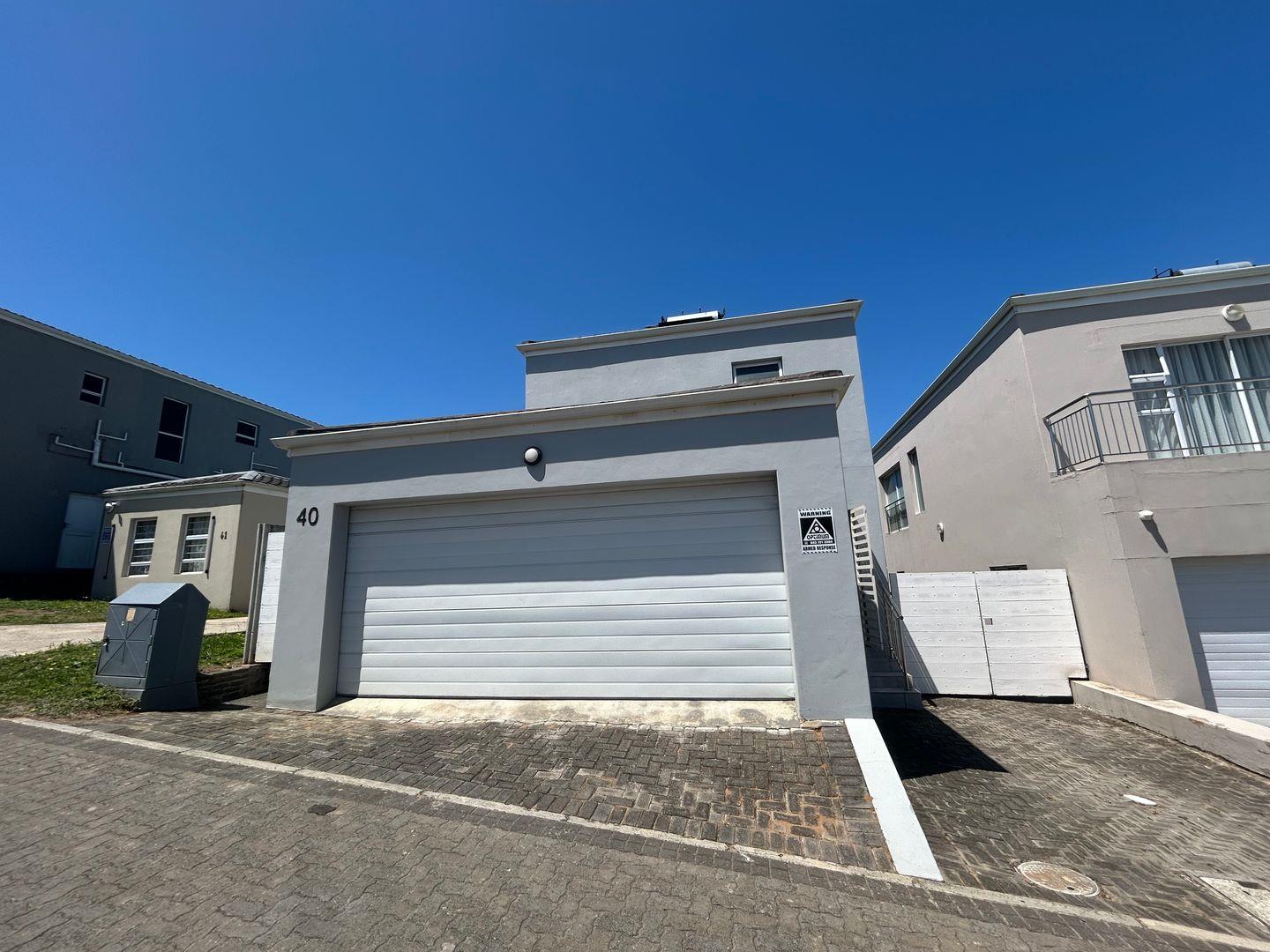 3 Bedroom Townhouse for sale in Nahoon Valley Park - P24-116569103