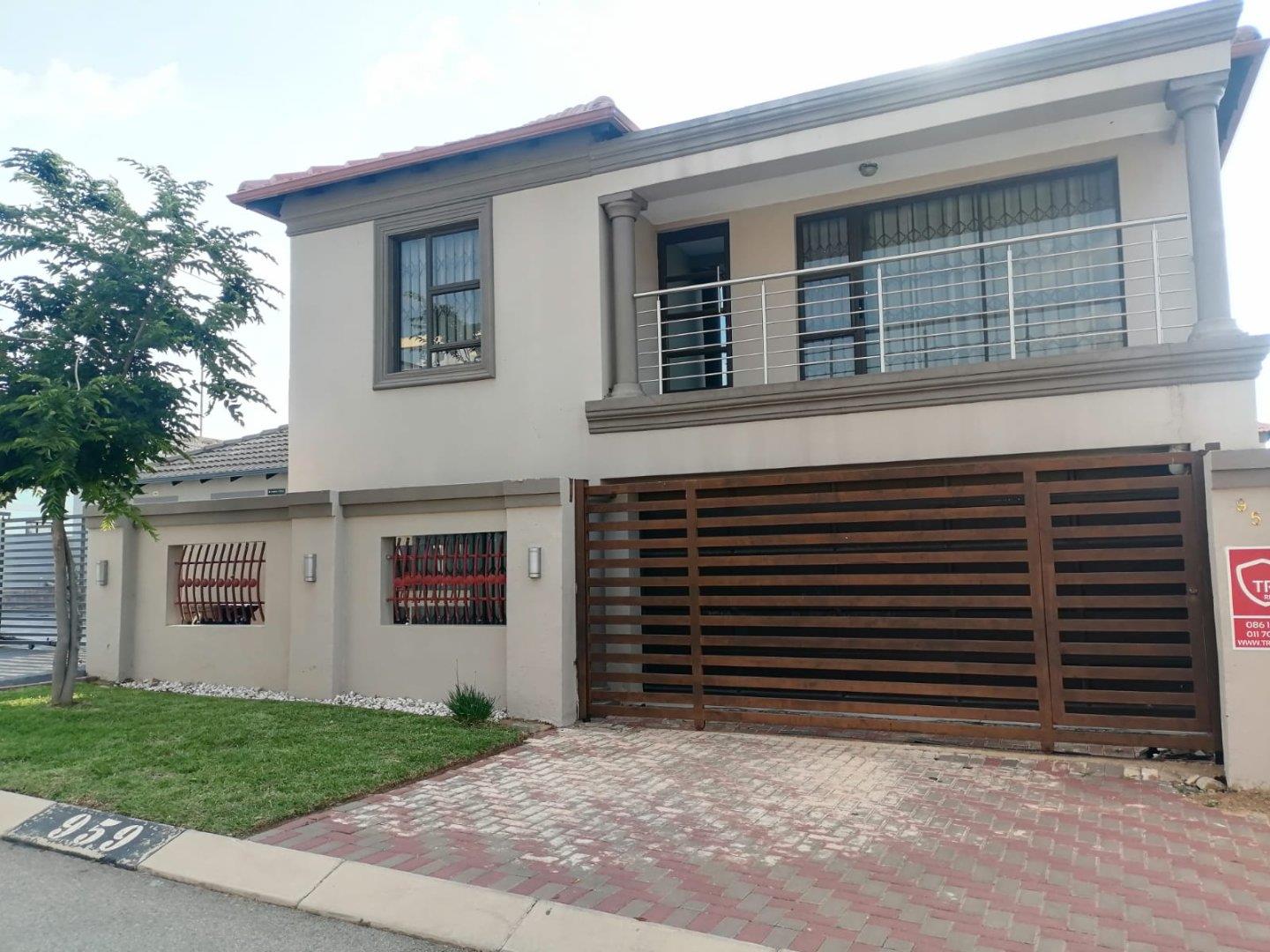 Riverside View Property : Property and houses to rent in Riverside View ...