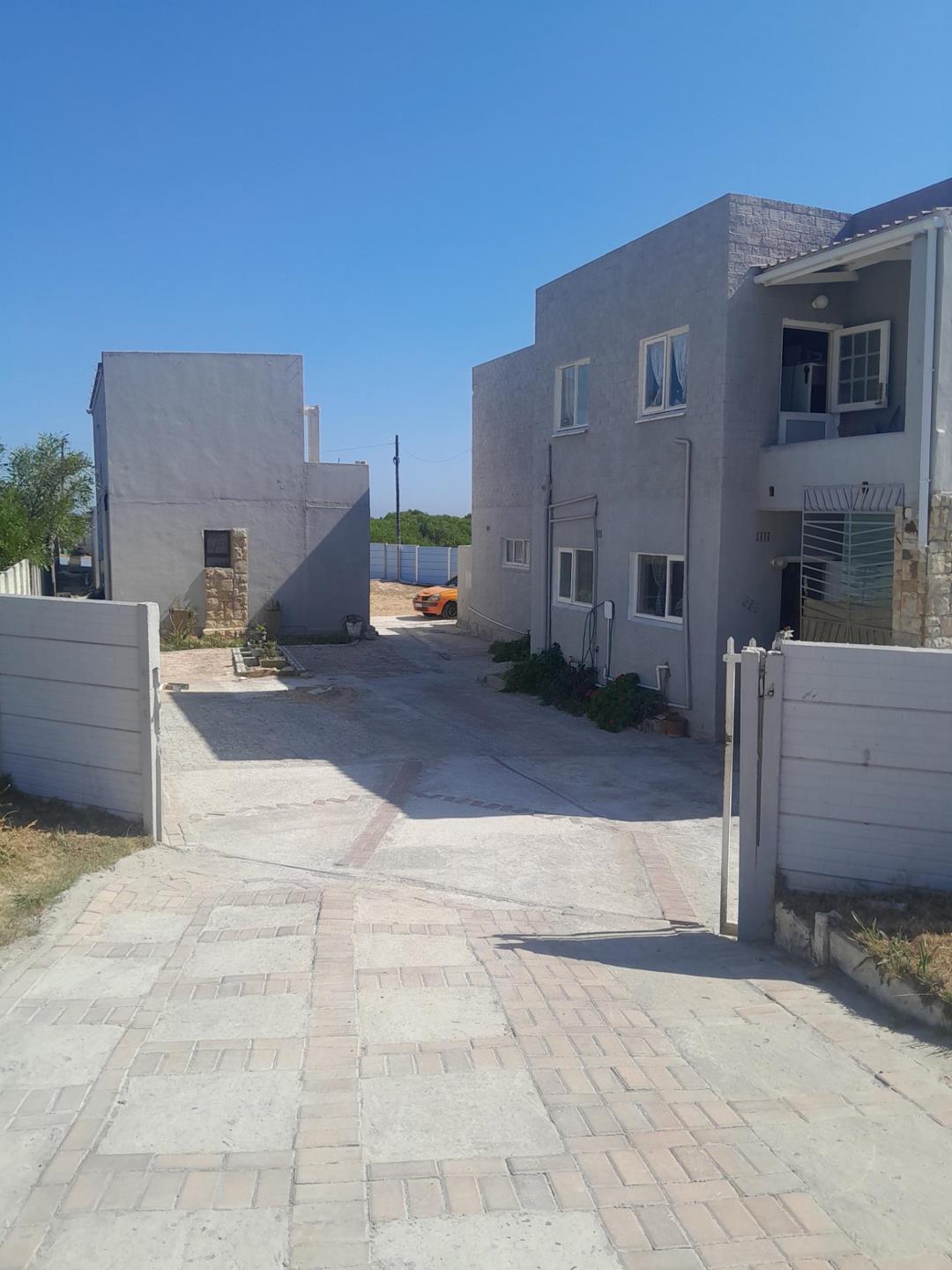 10 Bedroom House for sale in Hawston - P24-116572484