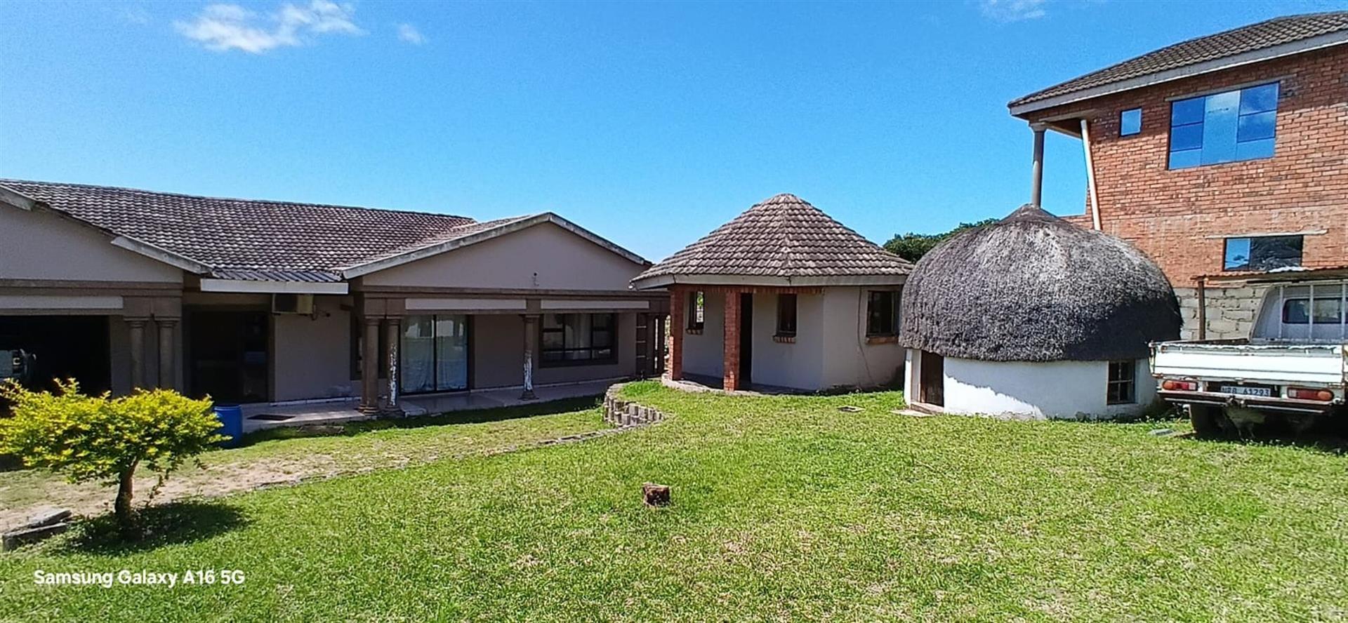 3 Bedroom House for sale in Mandlazini - P24-116569006