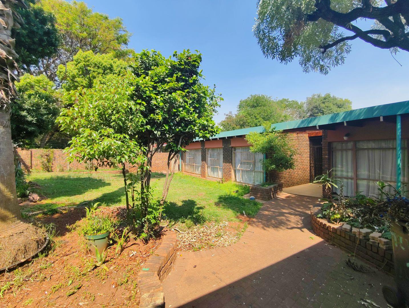 4 Bedroom House for sale in Doringkloof - P24-116578929