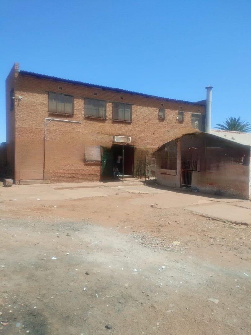 5 Bedroom House for sale in Sebokeng Zone 13 - P24-116580402