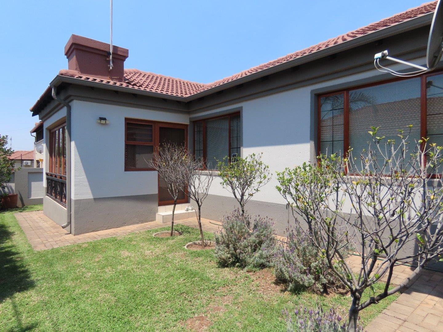 3 Bedroom House for sale in Moreleta Park - P24-116581490