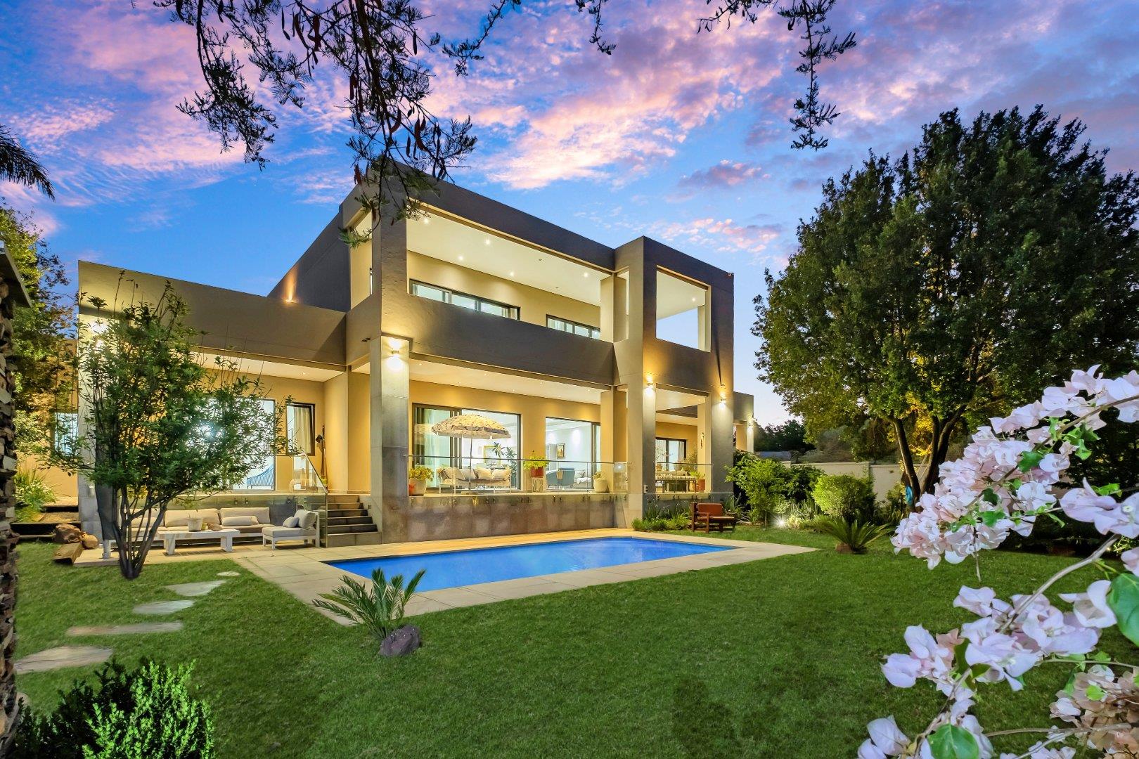 7 Bedroom House for sale in River Club - P24-116581933
