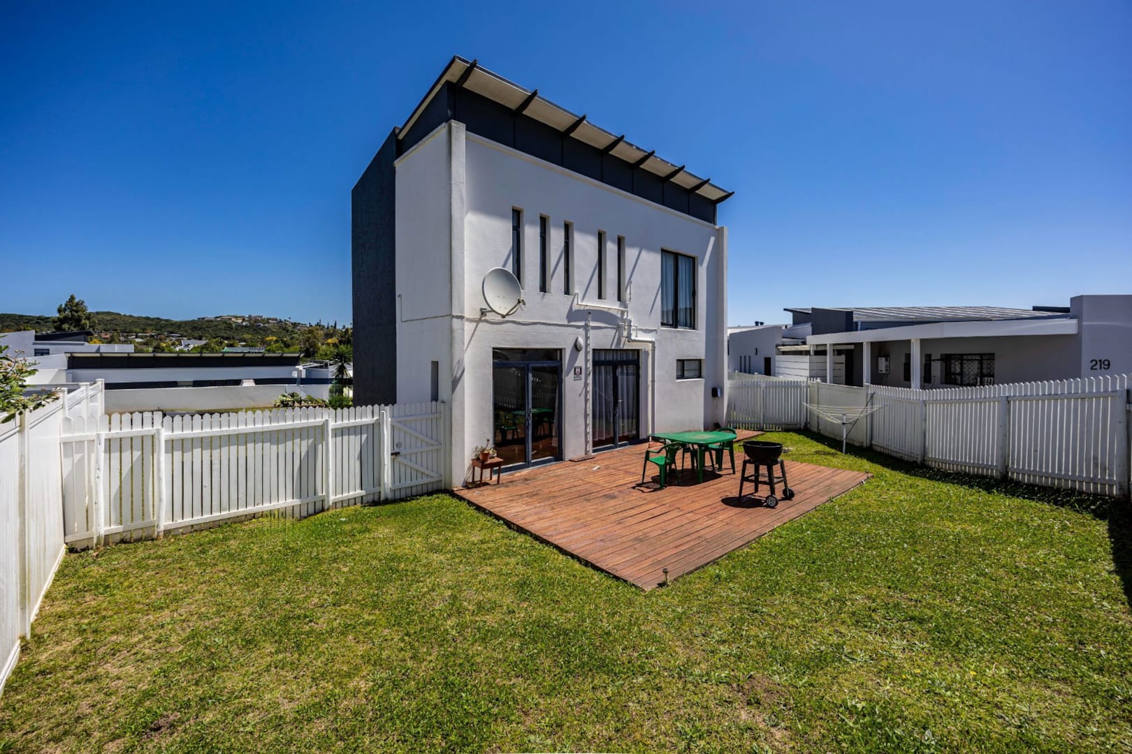 2 Bedroom Townhouse for sale in Nahoon Valley Park - P24-116582094
