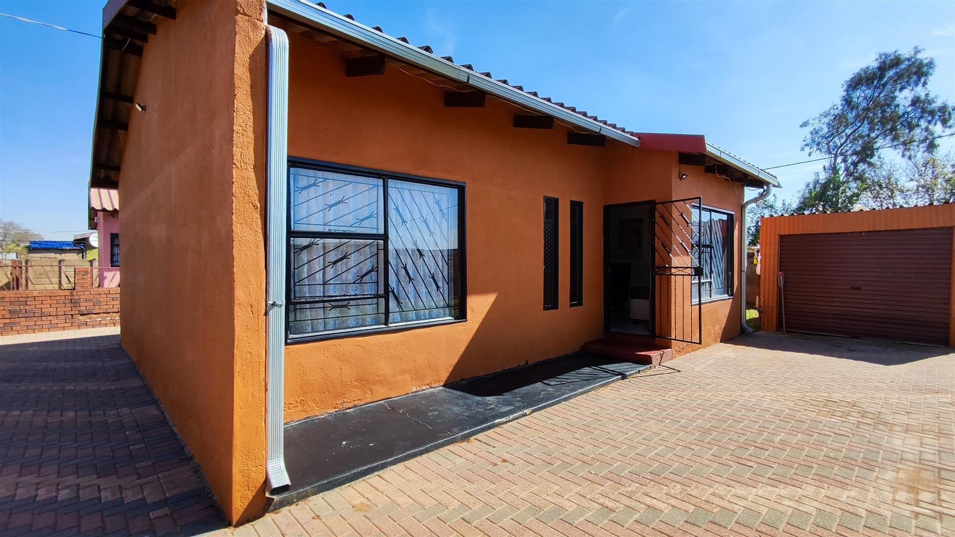 2 Bedroom House for sale in Evaton Central - P24-116588080