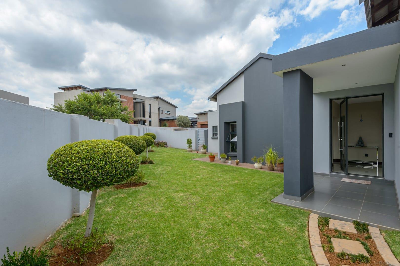4 Bedroom House for sale in Copperleaf Estate - P24-116590398