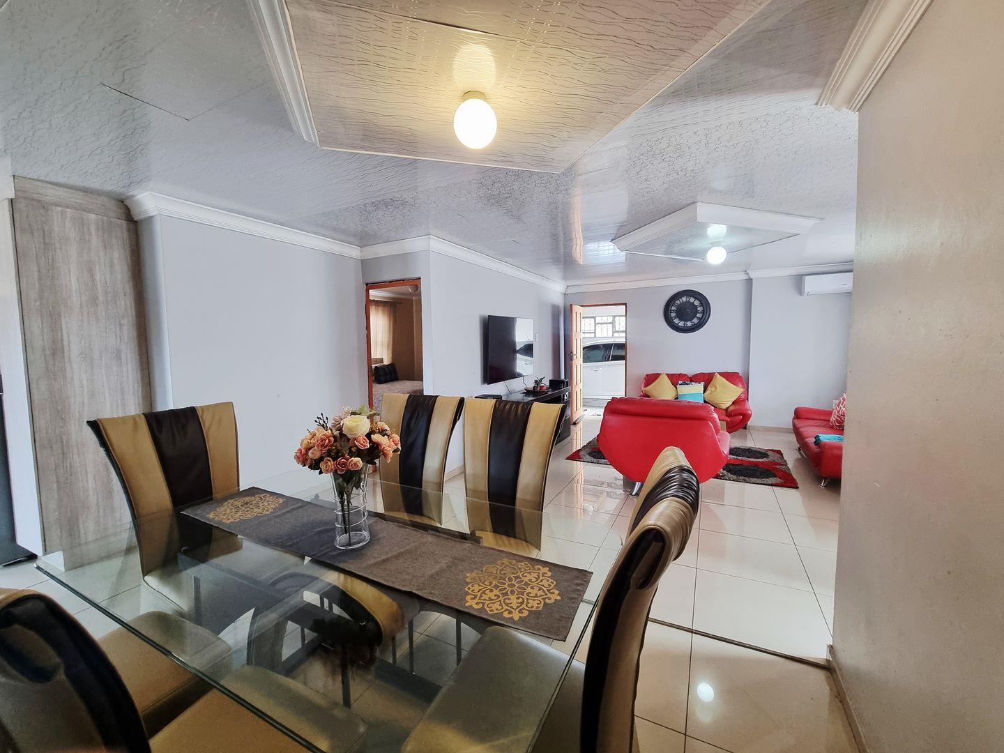 3 Bedroom House for sale in Esikhawini - P24-116593979