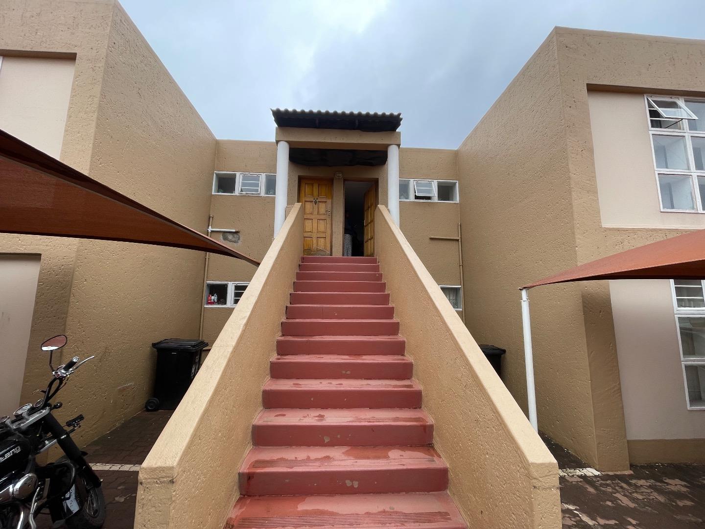 3 Bedroom House for sale in Mondeor - P24-116595431