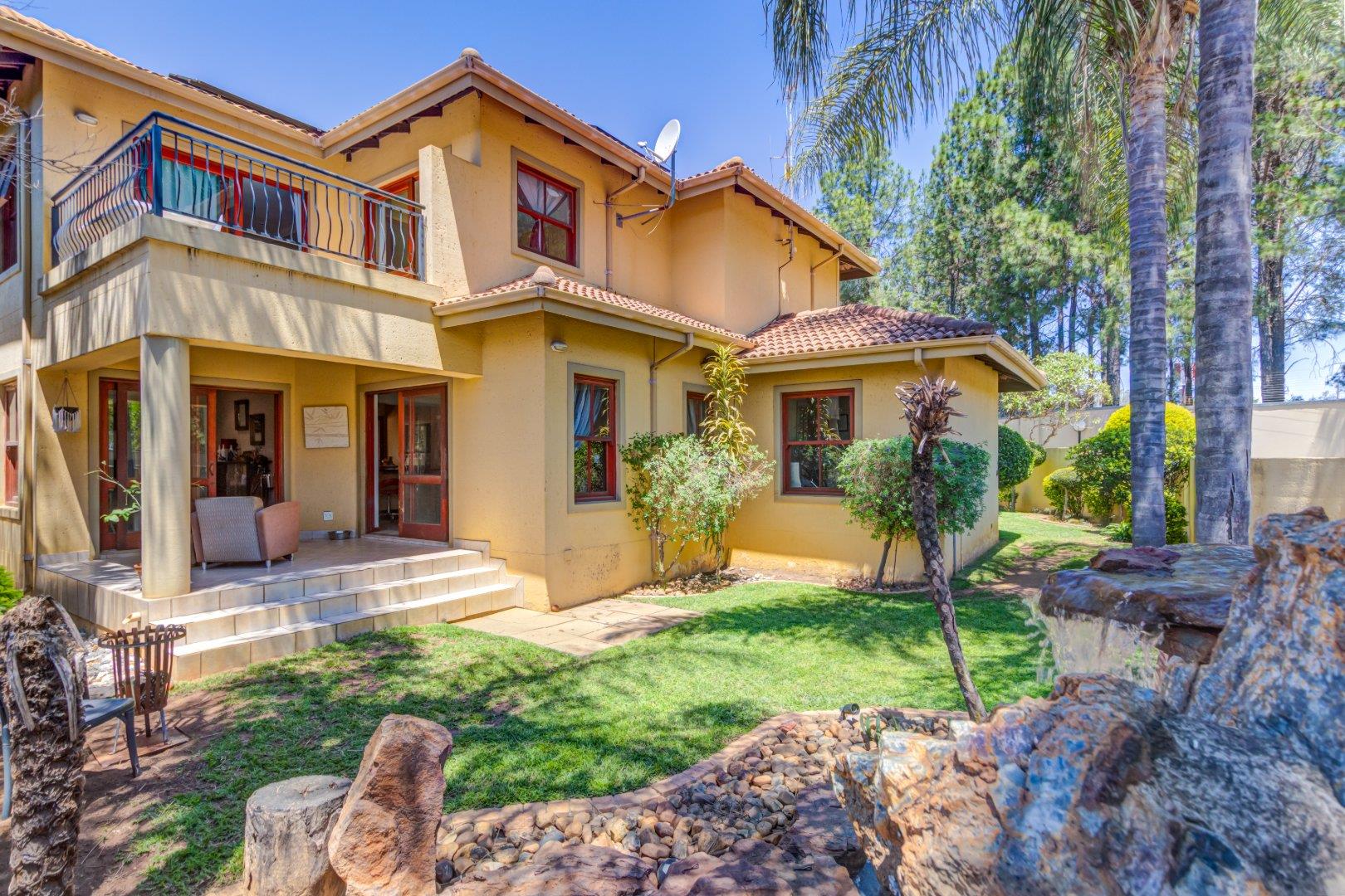 3 Bedroom House for sale in Fourways - P24-116768555
