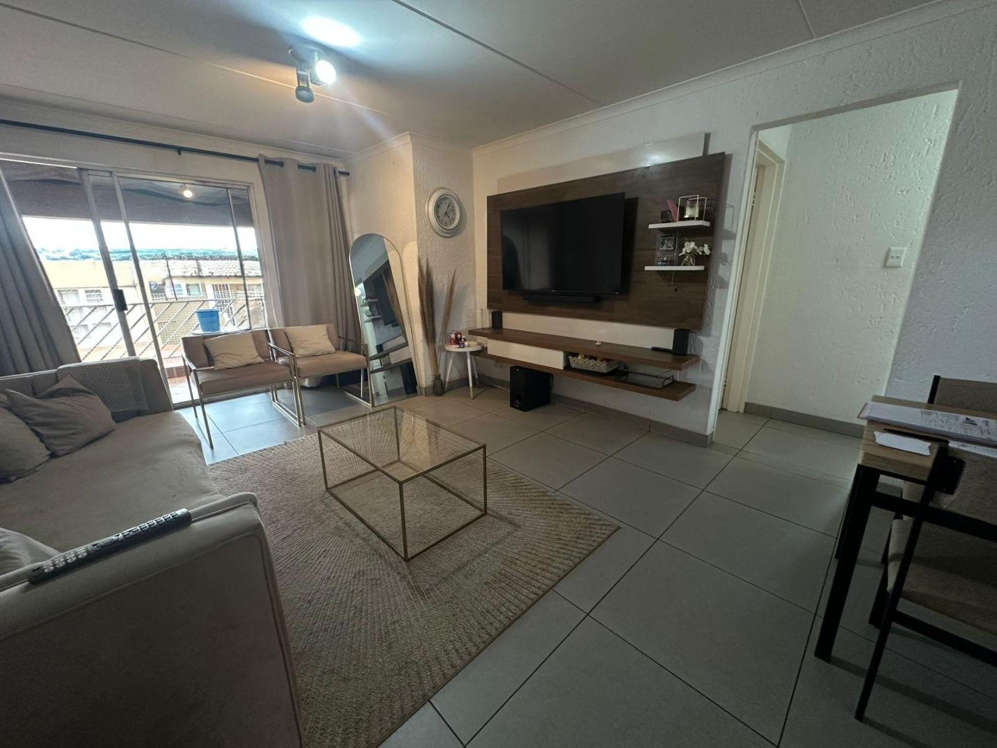 3 Bedroom Townhouse for sale in Mondeor - P24-116597686