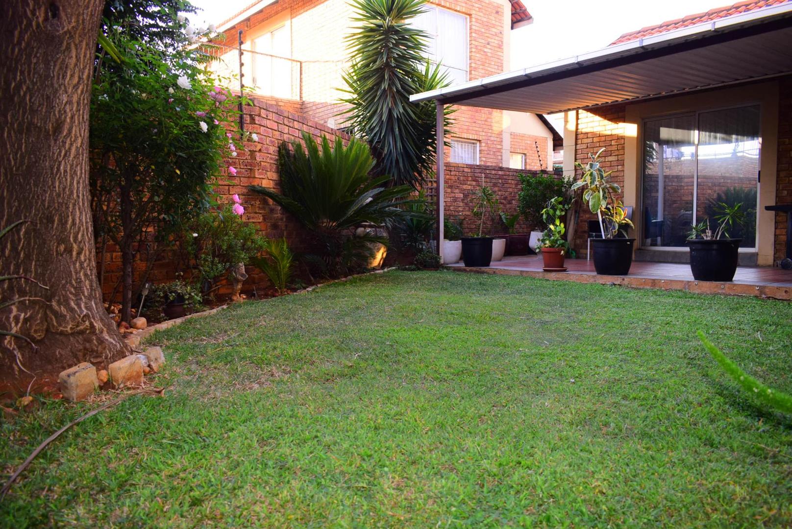3 Bedroom House for sale in Edleen - P24-116599506