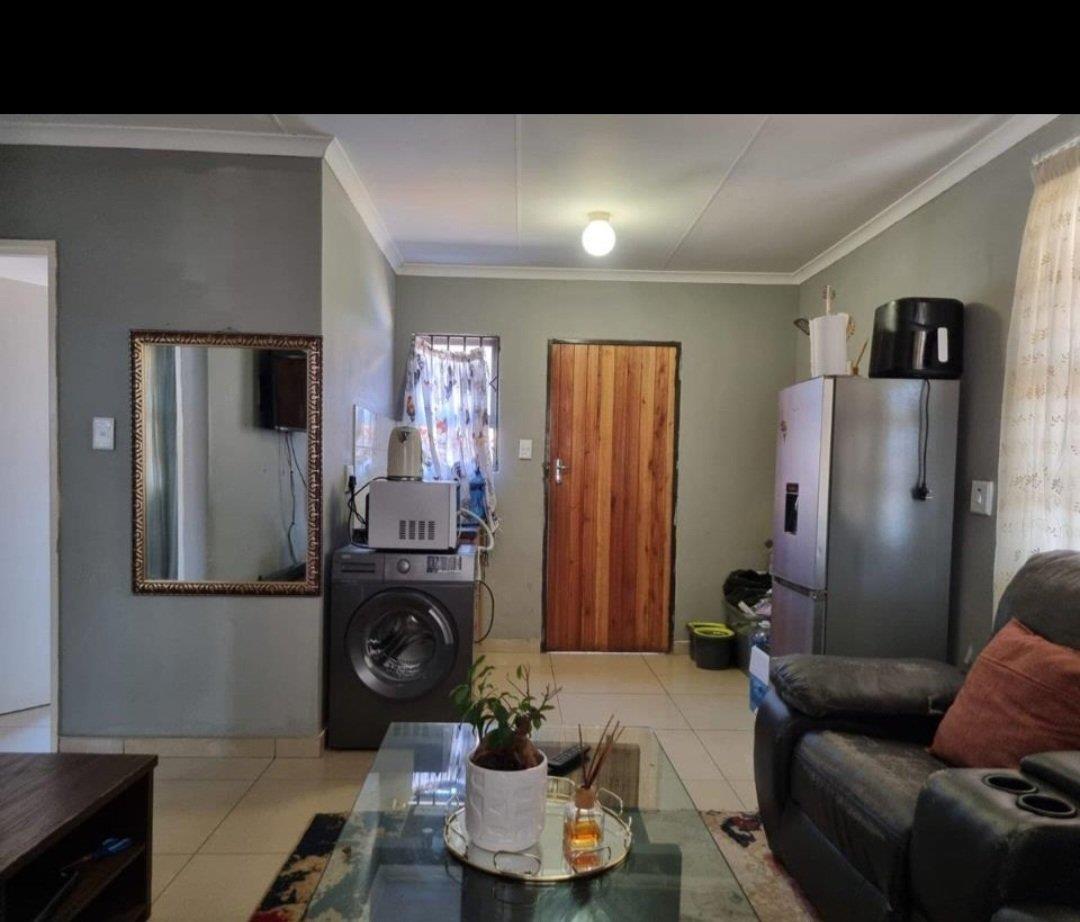 2 Bedroom House for sale in Windmill Park - 10025 Sabina Street ...