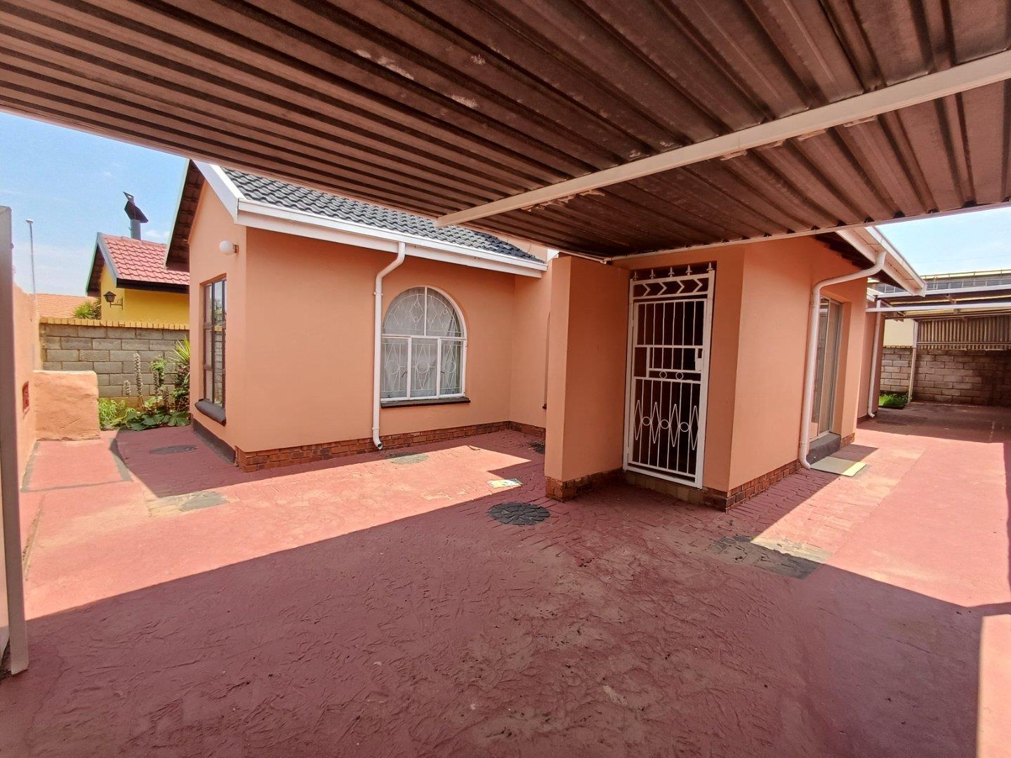 3 Bedroom House for sale in Protea North - Protea North - P24-116600707
